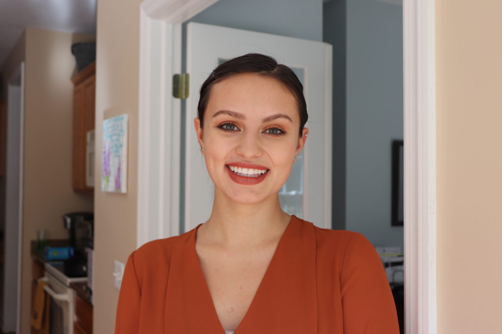 Small Town Girl Who Is a Big Time Artist – Broadcast Reporting